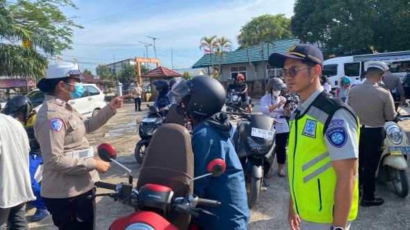 Jasa Raharja Gelar Operasi Gabungan Pajak Kendaraan di Kutim – Viva Indonesia